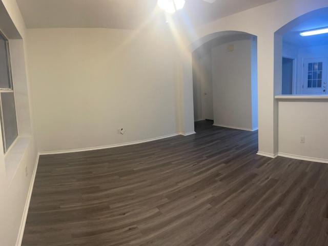 221 Britni Loop