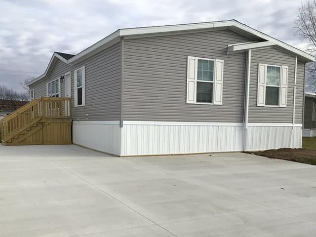 221 Brookside Mnr, Goshen, IN 46526