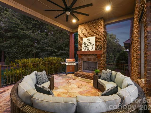 221 Glenmoor Drive