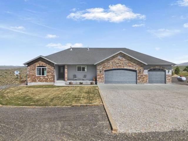 221 Glenvista Dr, Spring Creek, NV 89815