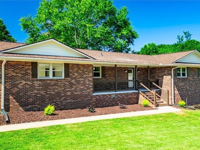 221 Greenland Rd, Anderson, SC 29626
