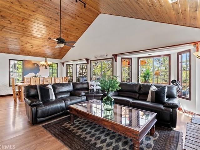 221 Grizzly Rd, Lake Arrowhead, CA 92317