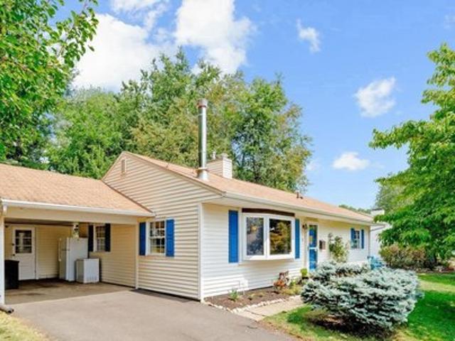 221 Devon Rd, Fairless Hills, PA 19030