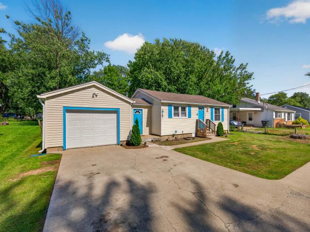 221 Della Road