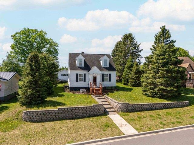 221 Division St W, Iron River, MI 49935