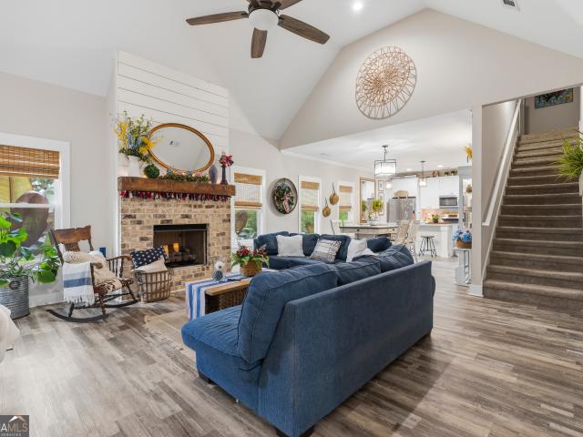 221 Diamond Place