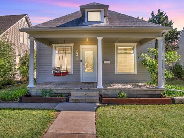 221 E 10th St, Newton, KS 67114