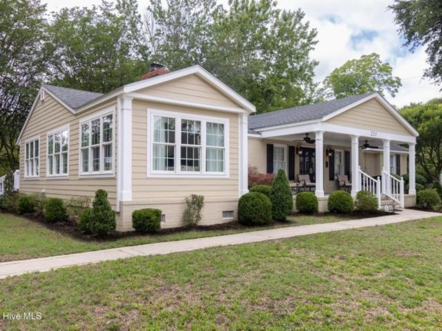 221 E Water St, Edenton, NC 27932