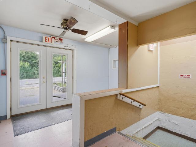 221 e whitley