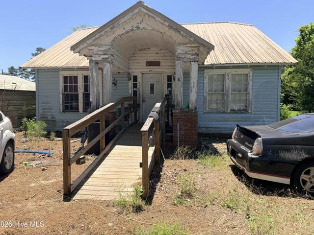 221 E Elm St, Bladenboro, NC 28320
