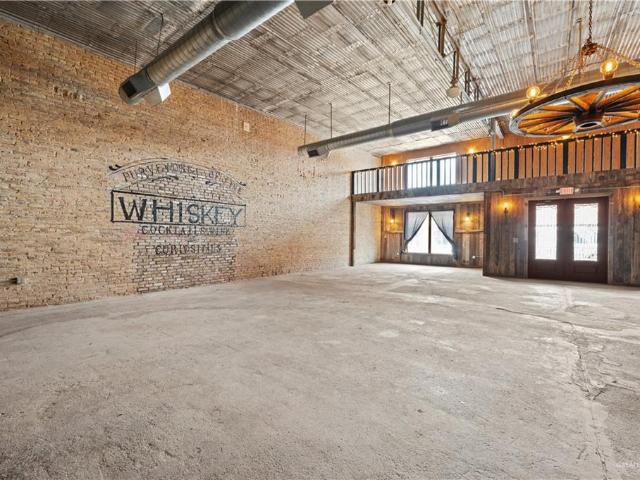 221 E Kleberg Avenue