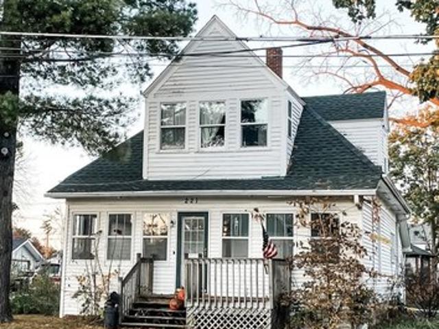 221 E Main St, Genoa, IL 60135