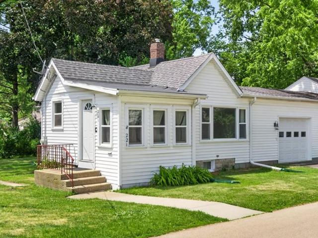 221 Ellen St Unit 221, Sycamore, IL 60178