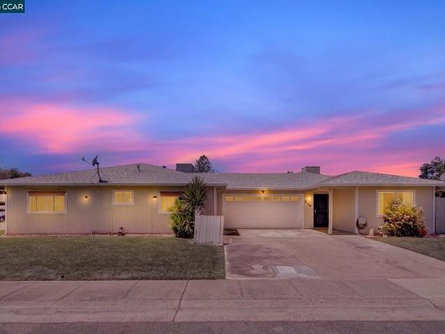 221 Eric Cir, Galt, CA 95632