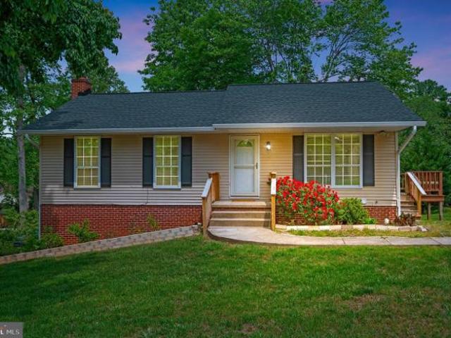 221 Fallsway Ln, Stafford, VA 22554