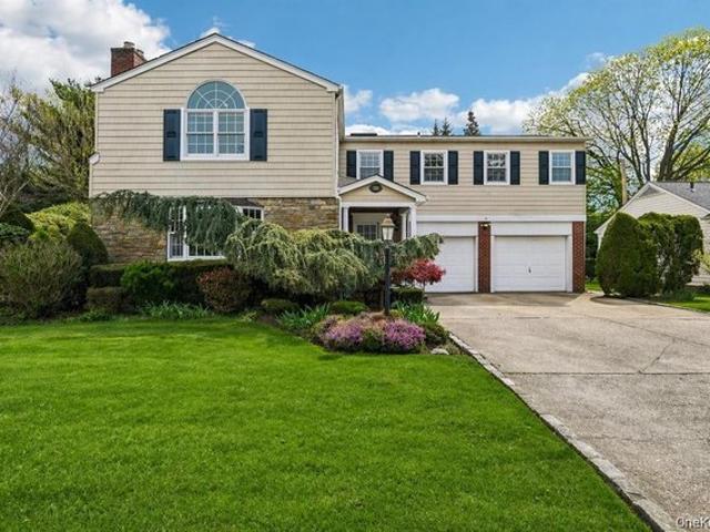 221 Kensington Rd, Garden City, NY 11530