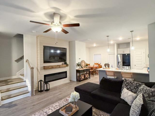 221 Holywell Dr