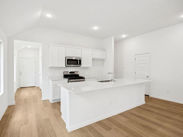 221 Hornet St