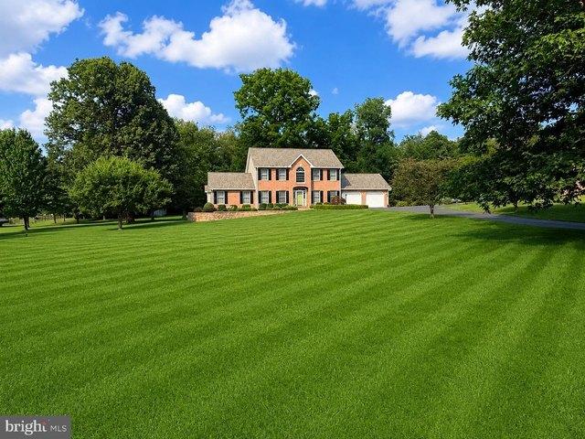 221 Hadley Dr, Falling Waters, WV 25419
