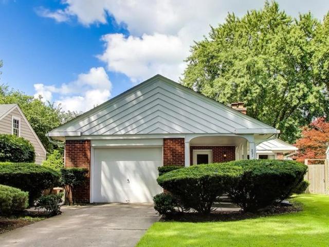 221 Ingleside Ave, Aurora, IL 60506