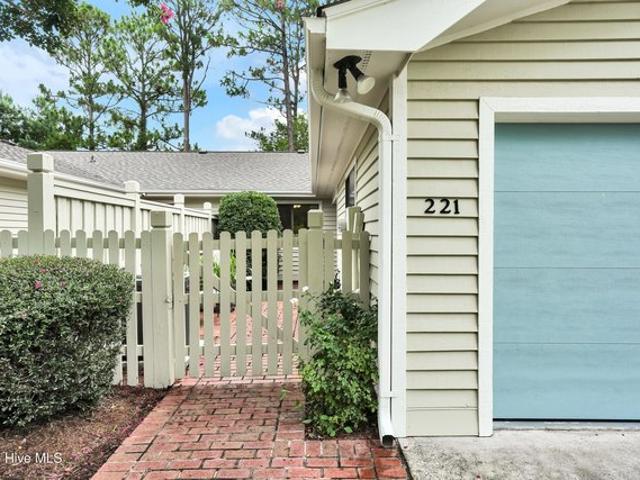 221 Inland Greens Cir, Wilmington, NC 28405