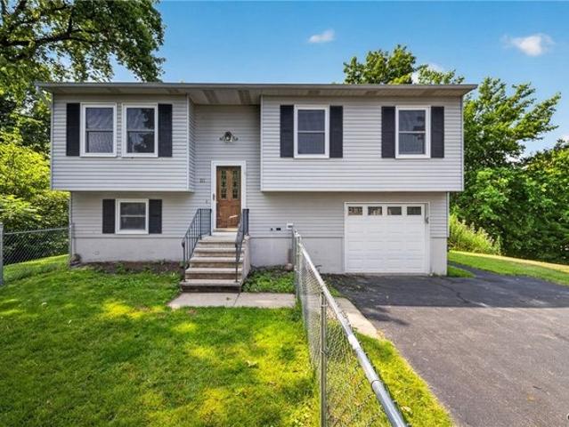 221 Juneway Dr, Chittenango, NY 13037