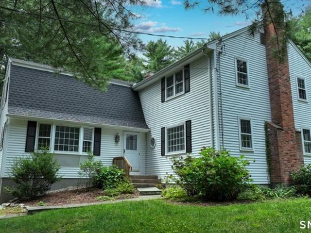221 Old Farms Rd, Simsbury, CT 06070