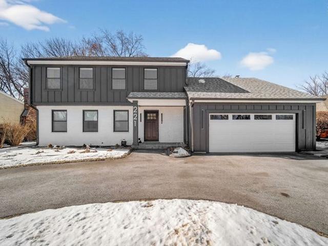 221 Olesen Dr, Naperville, IL 60540