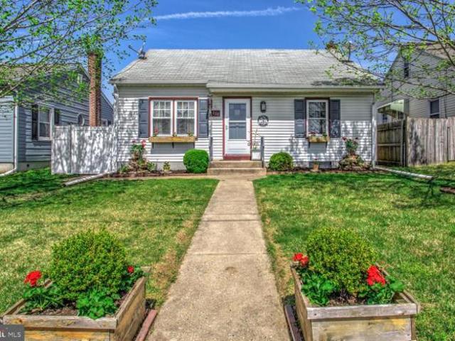 221 Orlon St, New Holland, PA 17557