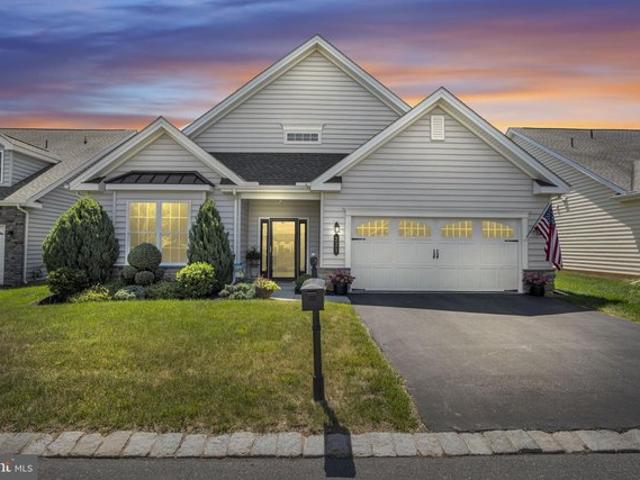 221 Loyal Dr, Mechanicsburg, PA 17050