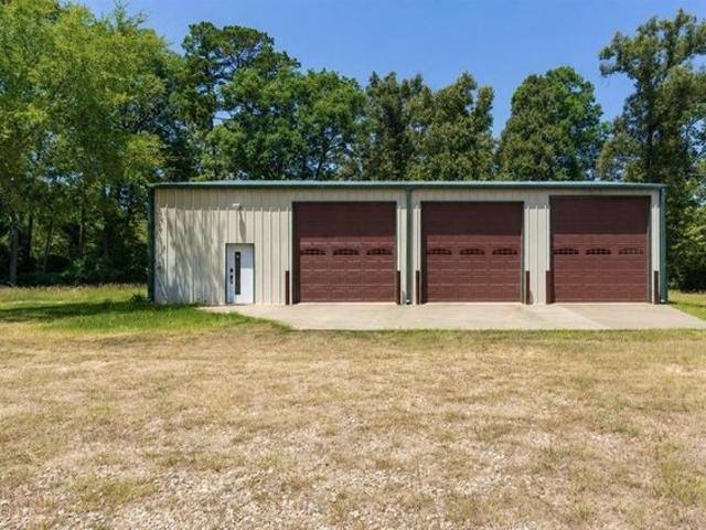 221 Loma Vista Dr, Hallsville, TX 75650