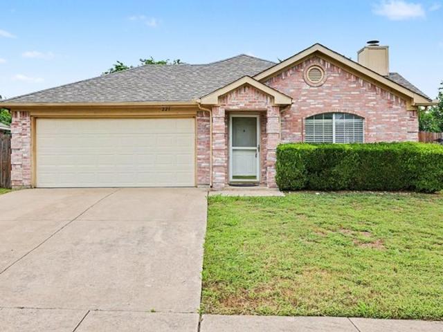 221 Los Angeles Dr, Glenn Heights, TX 75154