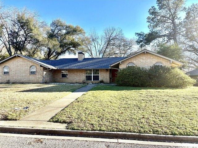 221 LA Jolla Dr, Athens, TX 75751