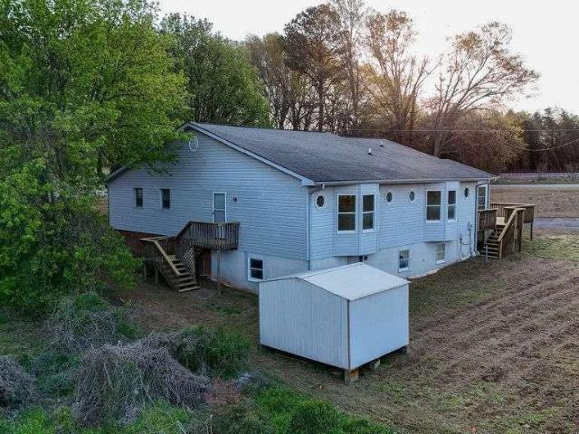 221 Lakeview Drive