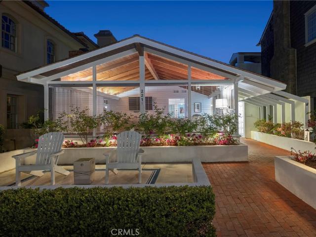221 Larkspur Avenue