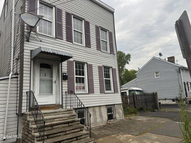 221 Livingston Ave, Albany, NY 12210