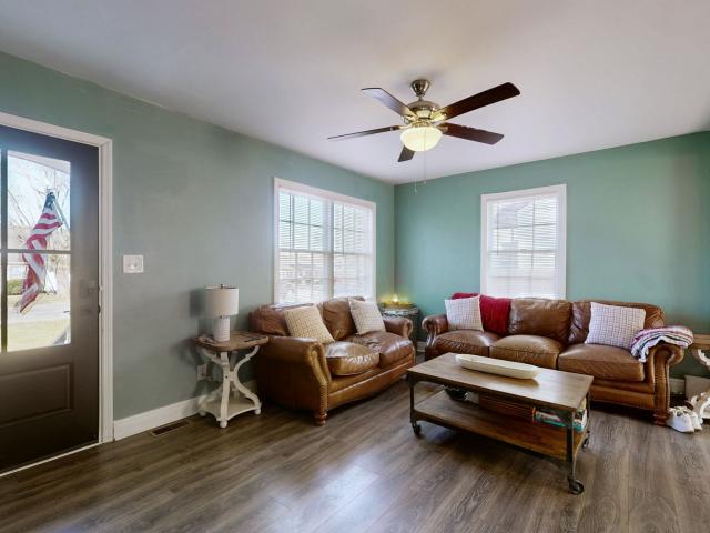 221 Mockingbird Dr