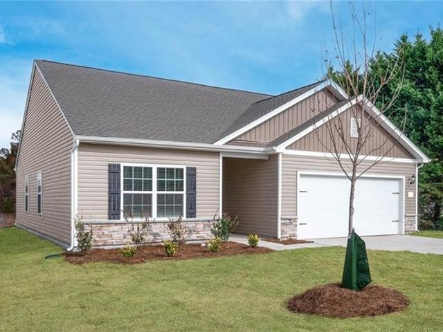 221 Macintosh Dr, King, NC 27021