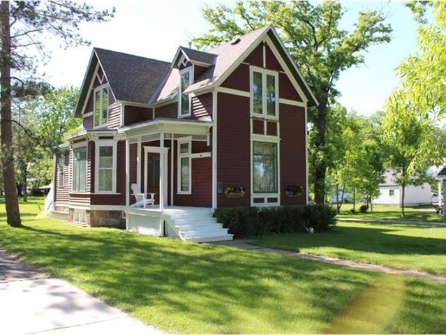 221 Main St N, Sauk Centre, MN 56378