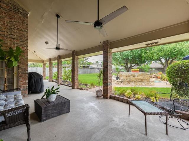 221 Manor Way