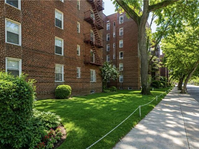 221 mcdonald Avenue East # 5g