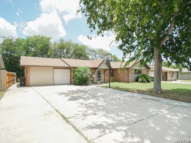 221 Meadow Ln