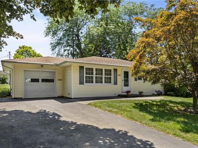 221 Meadowbriar Rd, Rochester, NY 14616