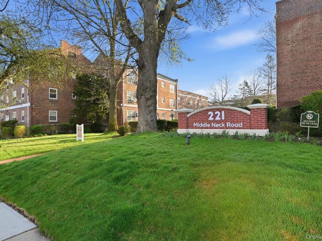 221 Middle Neck F6