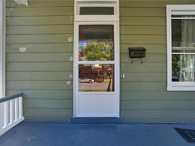221 Mt Vernon AVE