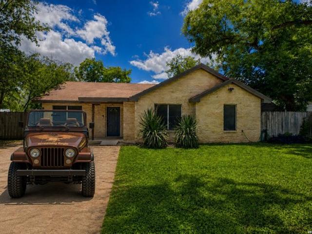 221 N Crisp St, Uvalde, TX 78801