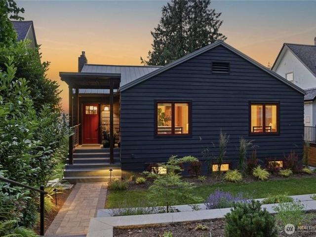 221 N Garden St, Bellingham, WA 98225
