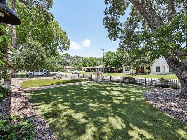221 N Lucas Drive