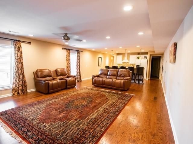 221 N Oak Ave