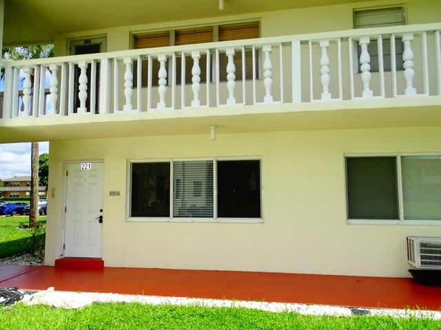 221 Norwich J, West Palm Beach, FL 33417